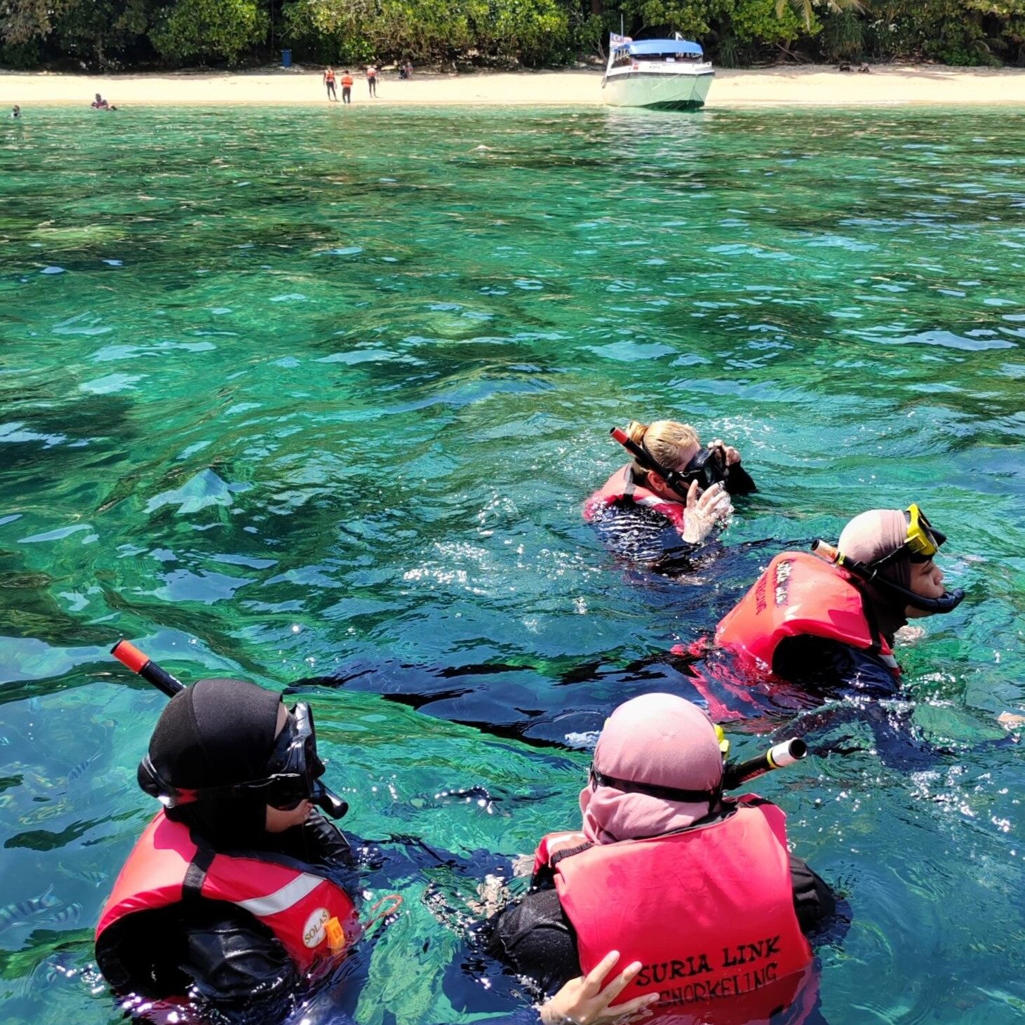 Suria Link – Boat Services to Kapas and Gem Island